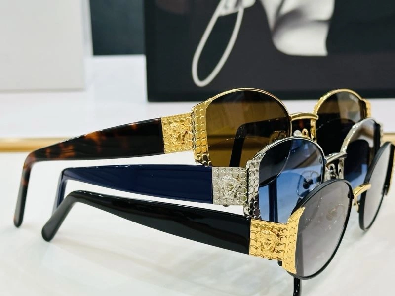 Accurate model Versace Sunglasses