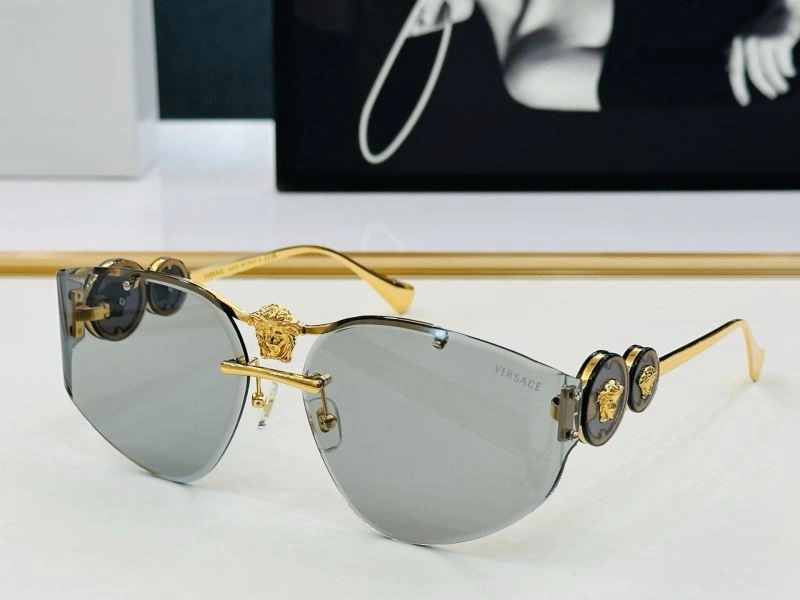 Accurate model Versace Sunglasses