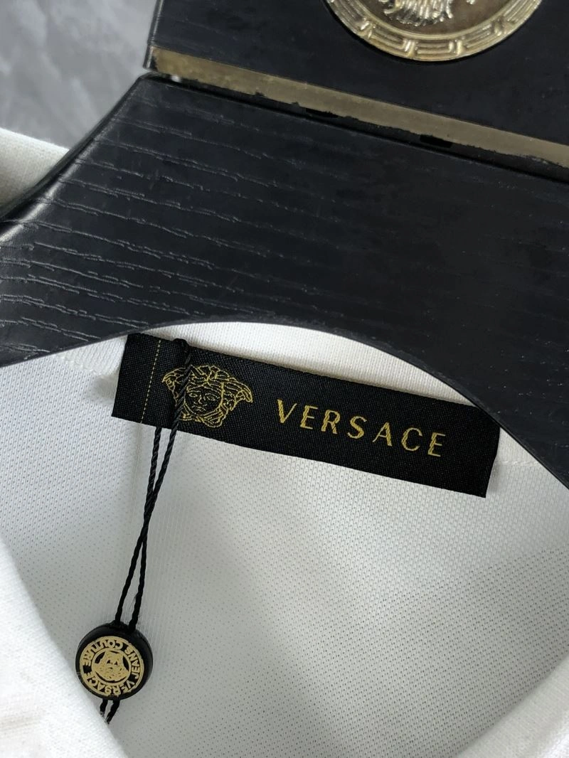 Bargain Versace T-Shirts