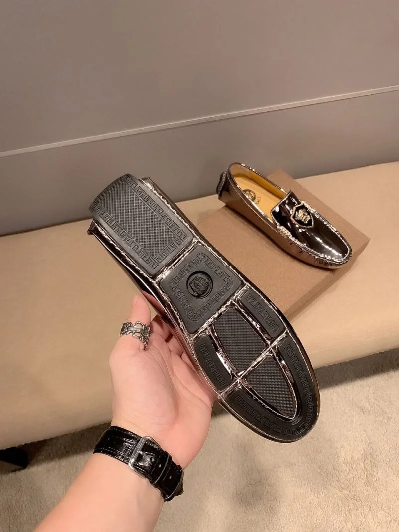 Top mirror Versace Tods Shoes