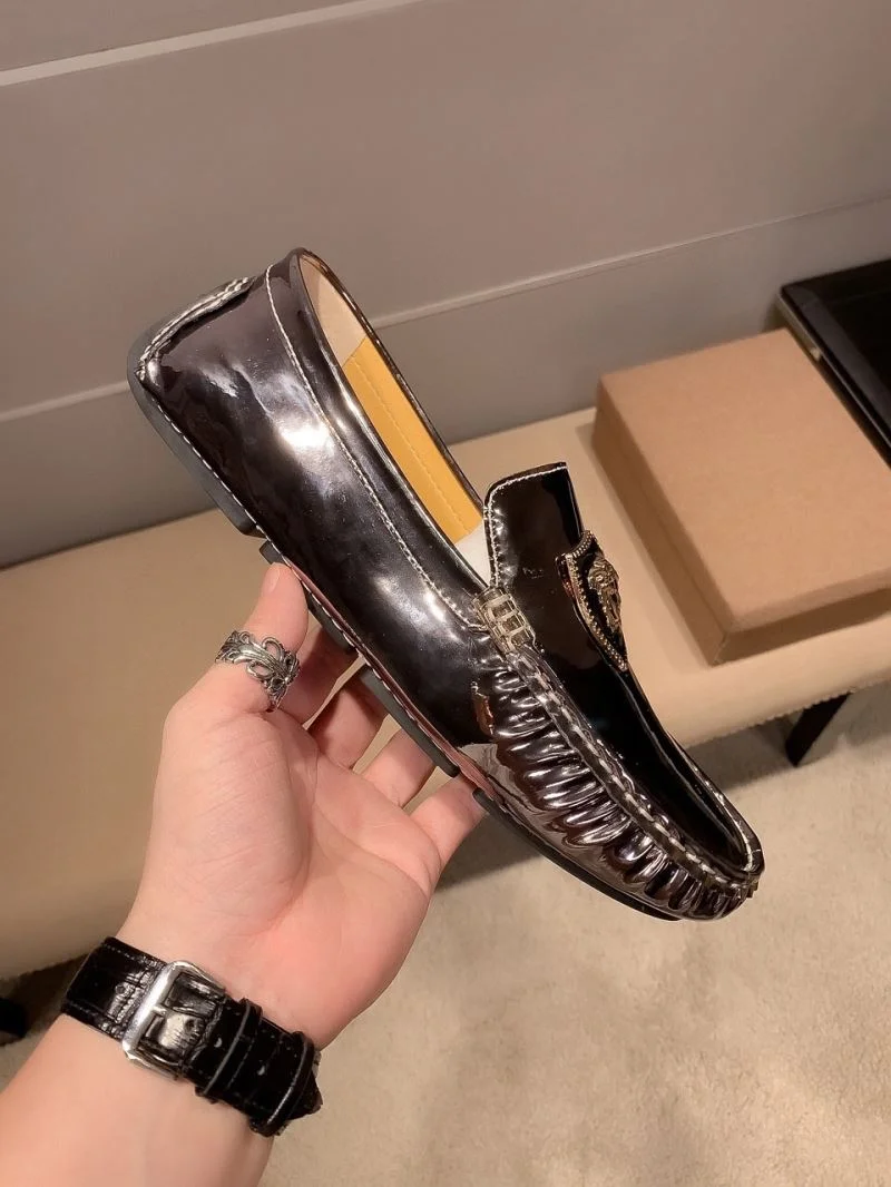 Top mirror Versace Tods Shoes