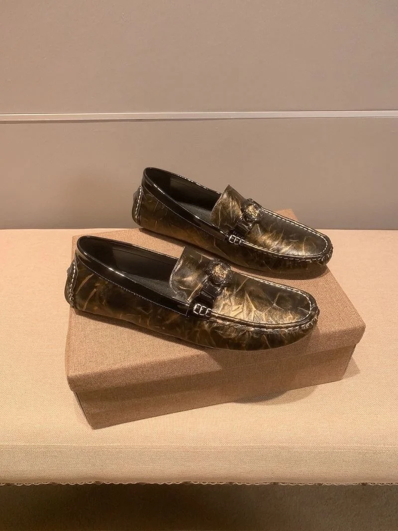 Top mirror Versace Tods Shoes