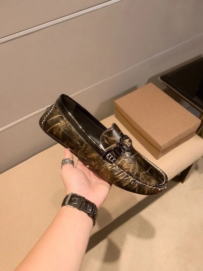 Top mirror Versace Tods Shoes