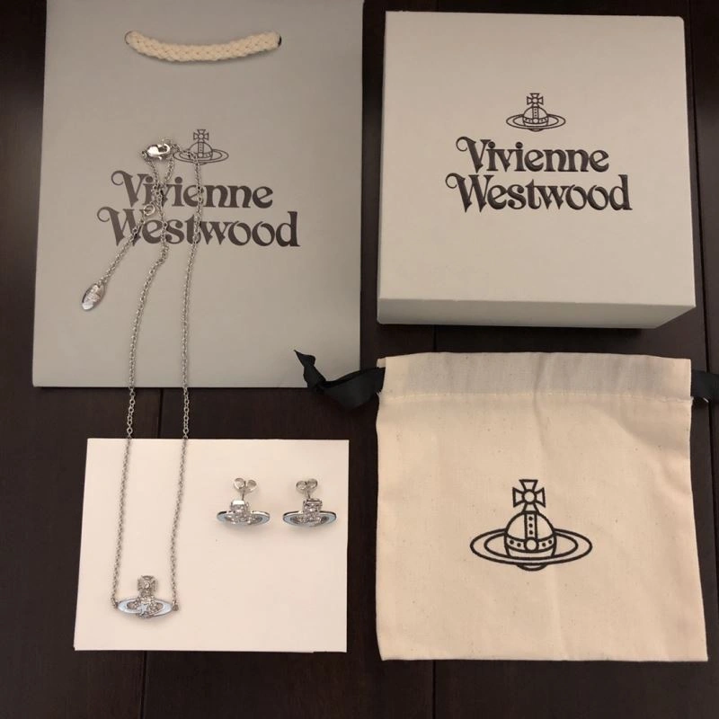 Low-cost Vivienne Westwood Necklaces