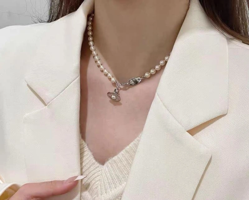 Cut-rate Vivienne Westwood Necklaces