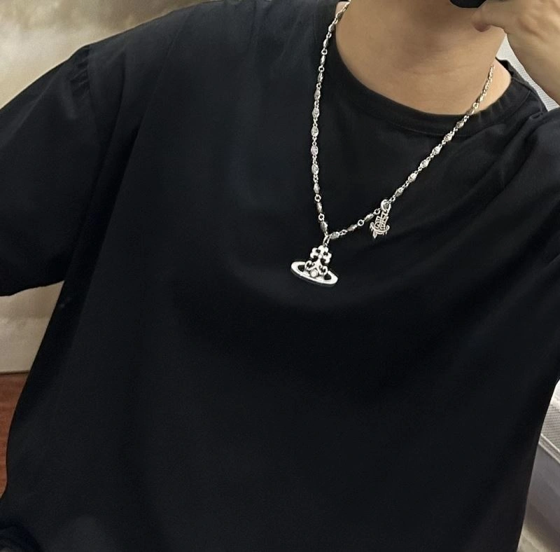 Accurate model Vivienne Westwood Necklaces