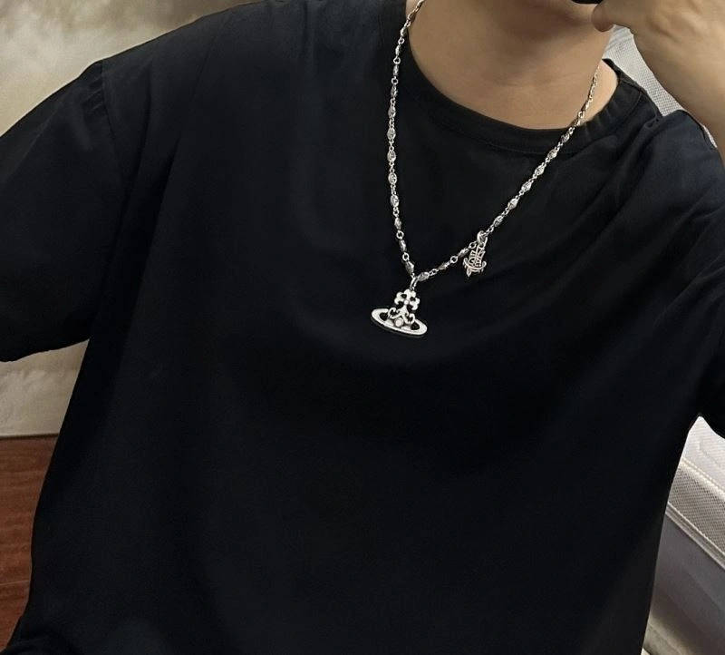 Accurate model Vivienne Westwood Necklaces