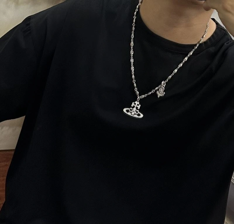 Accurate model Vivienne Westwood Necklaces