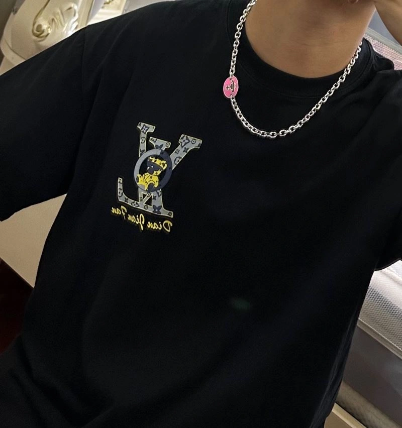 Accurate model Vivienne Westwood Necklaces