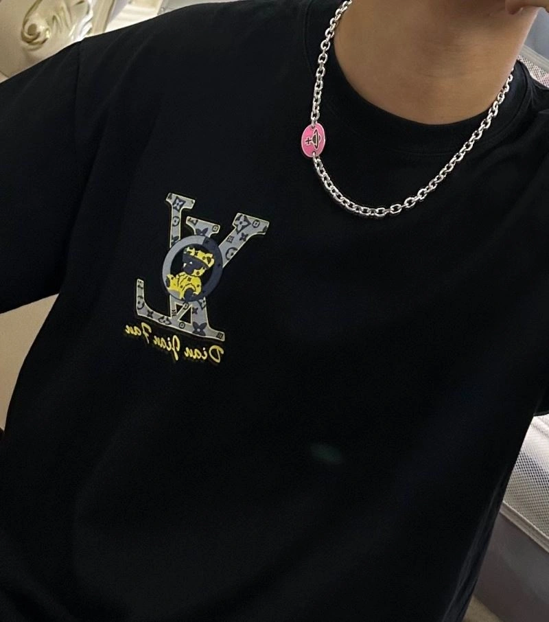 Accurate model Vivienne Westwood Necklaces