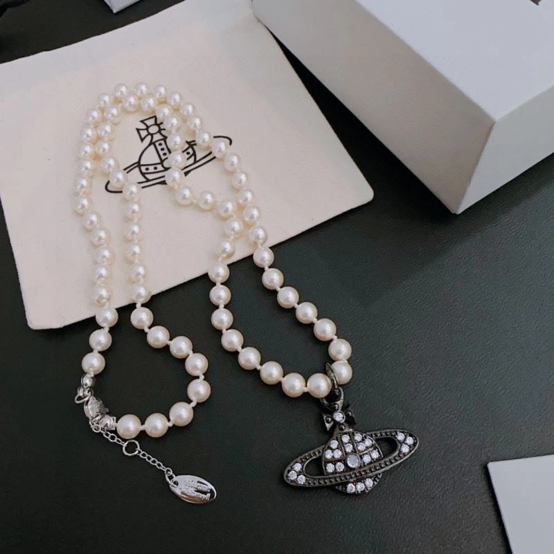 Accurate model Vivienne Westwood Necklaces