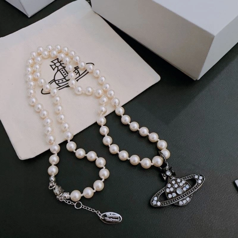 Accurate model Vivienne Westwood Necklaces