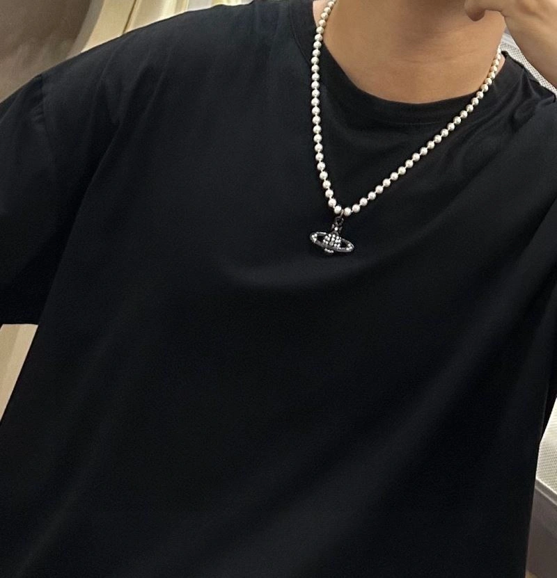 Accurate model Vivienne Westwood Necklaces