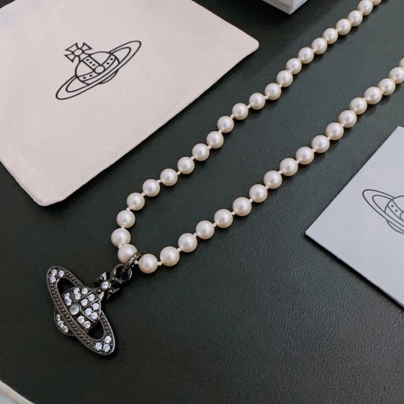 Accurate model Vivienne Westwood Necklaces