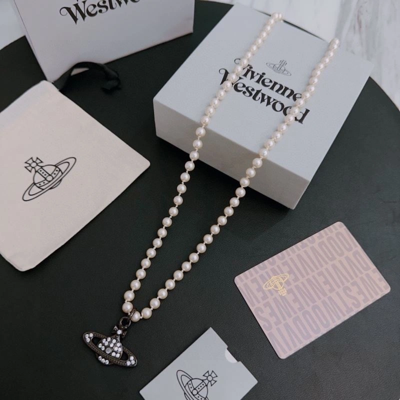 Accurate model Vivienne Westwood Necklaces
