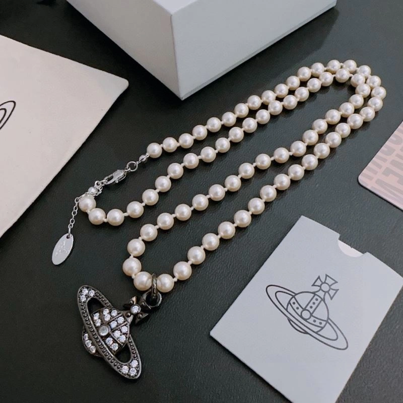 Accurate model Vivienne Westwood Necklaces