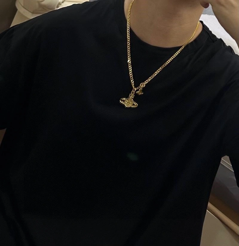 Accurate model Vivienne Westwood Necklaces