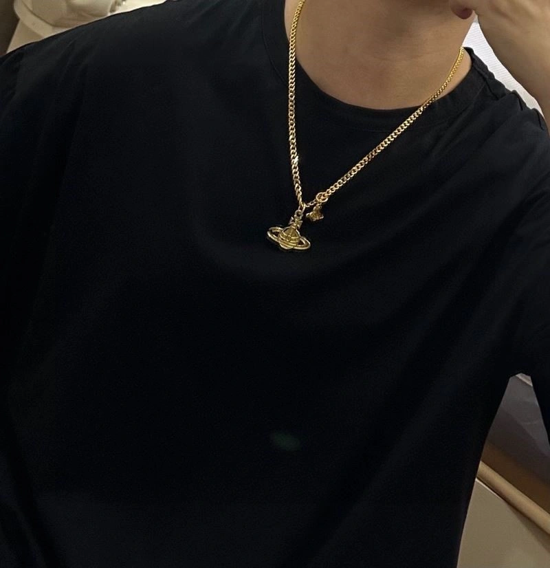 Accurate model Vivienne Westwood Necklaces