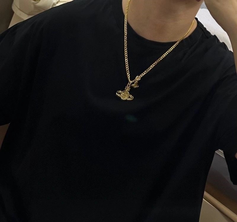 Accurate model Vivienne Westwood Necklaces