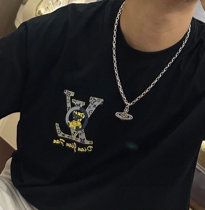 Low-cost Vivienne Westwood Necklaces
