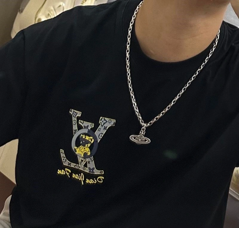 Low-cost Vivienne Westwood Necklaces