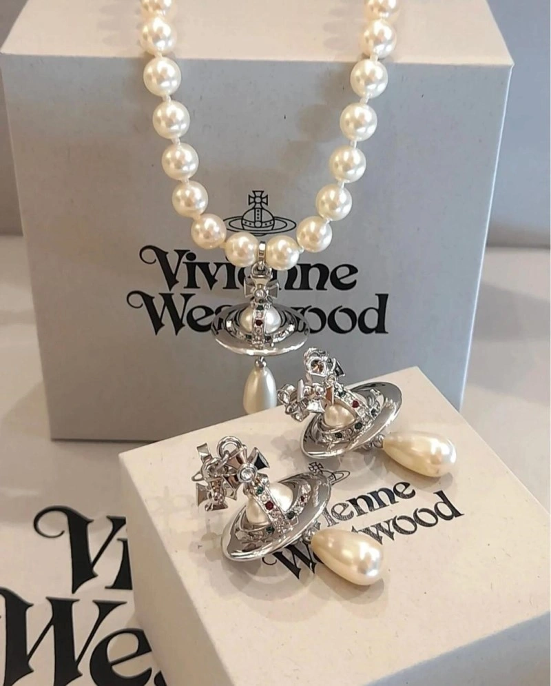 Low-cost Vivienne Westwood Necklaces