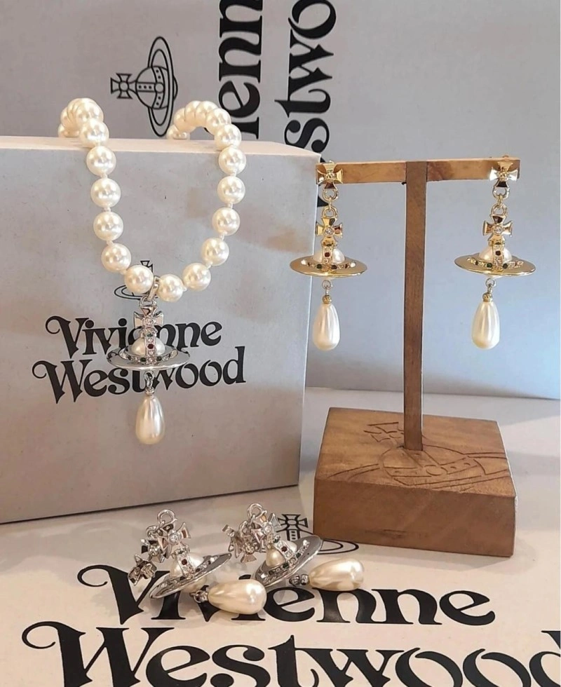 Low-cost Vivienne Westwood Necklaces