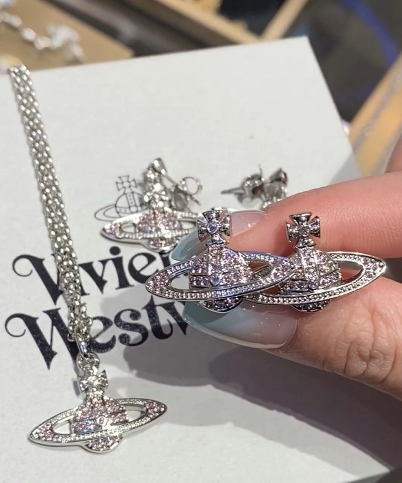 Factory-made Vivienne Westwood Necklaces