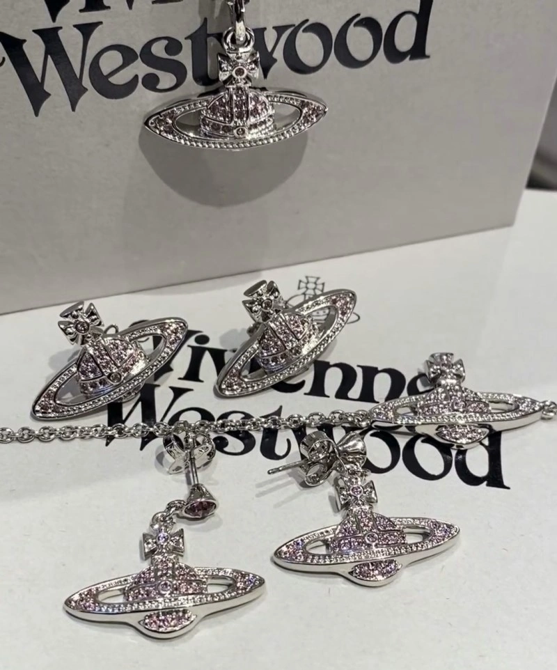 Factory-made Vivienne Westwood Necklaces