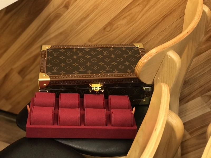 Low-cost Watch Box