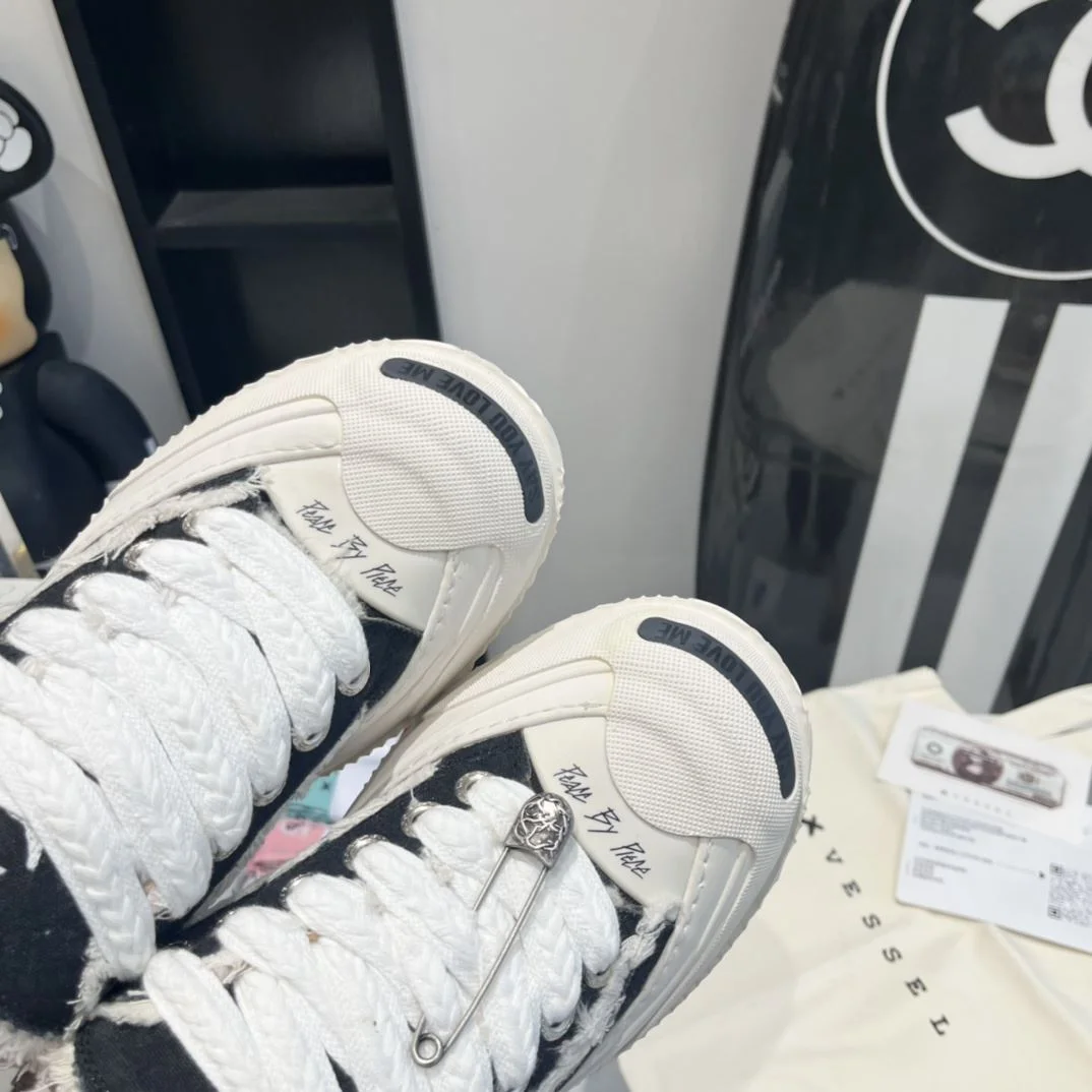 1:1 copy Xvessel Shoes