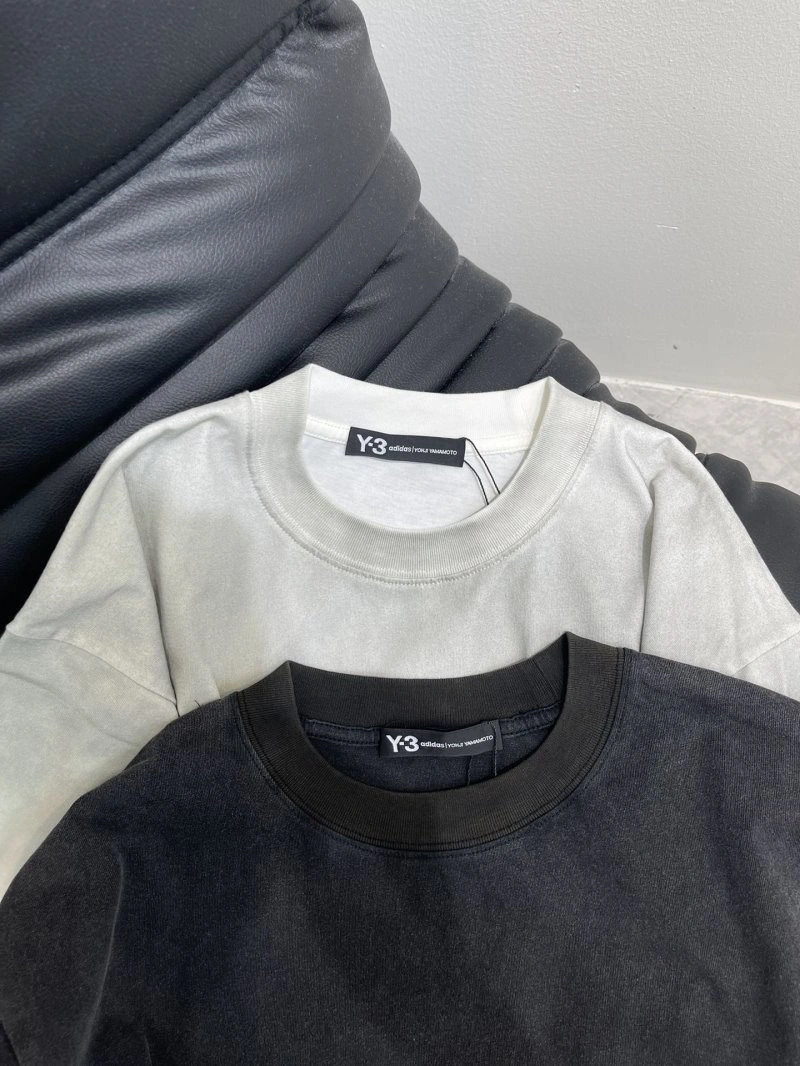 Exact replica Y-3 T-Shirts