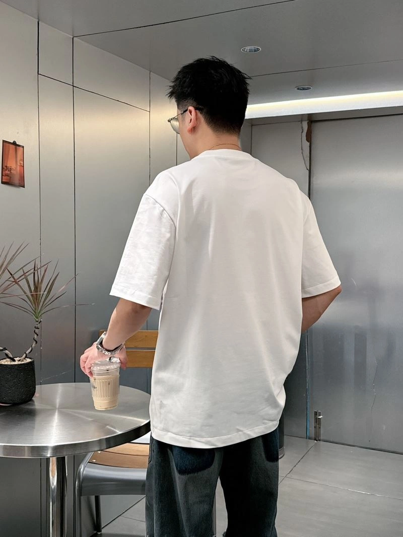 Exact replica Y-3 T-Shirts