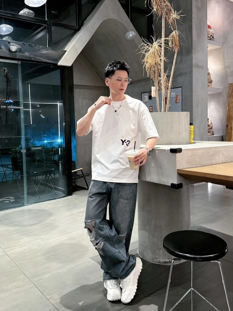 Exact replica Y-3 T-Shirts