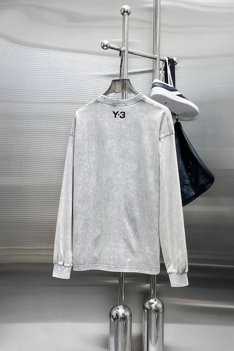 Exact replica Y-3 T-Shirts