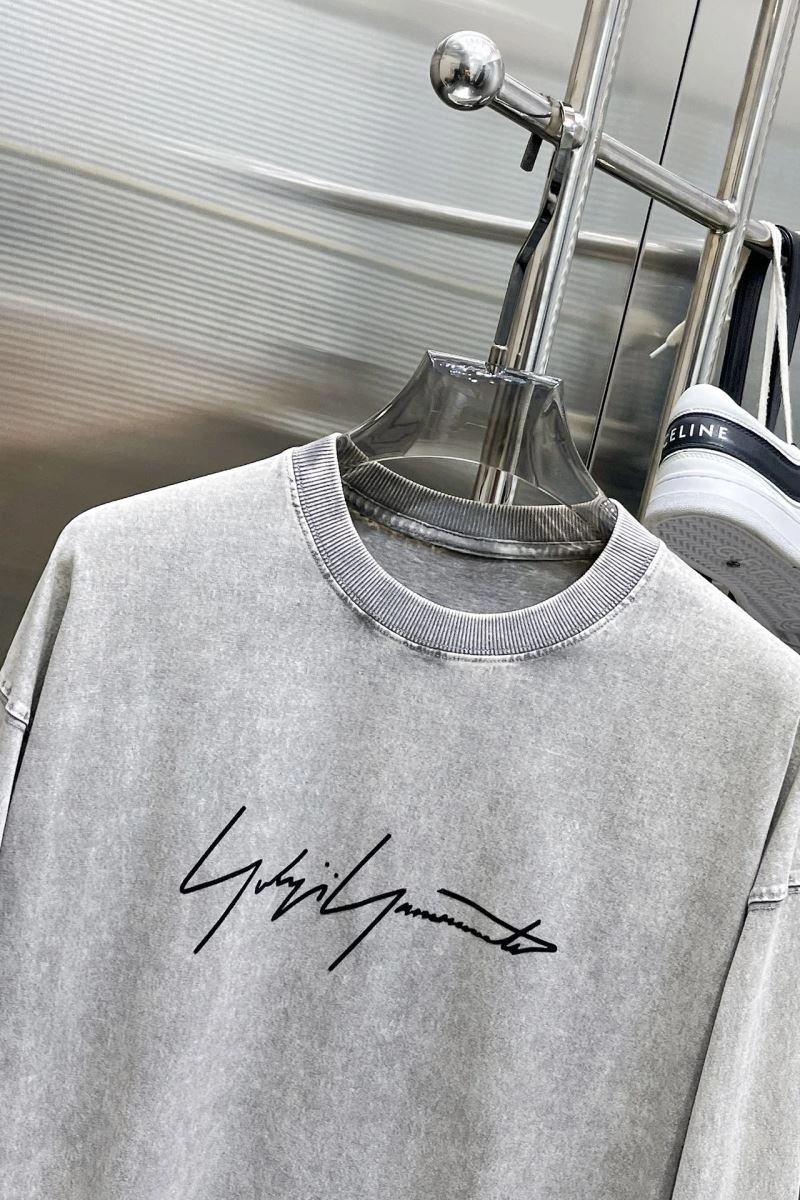 Exact replica Y-3 T-Shirts