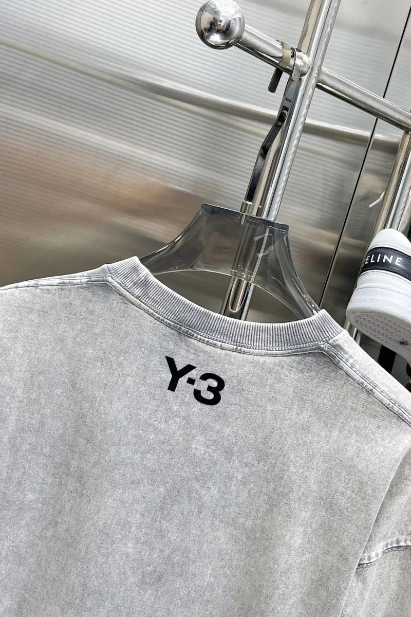 Exact replica Y-3 T-Shirts
