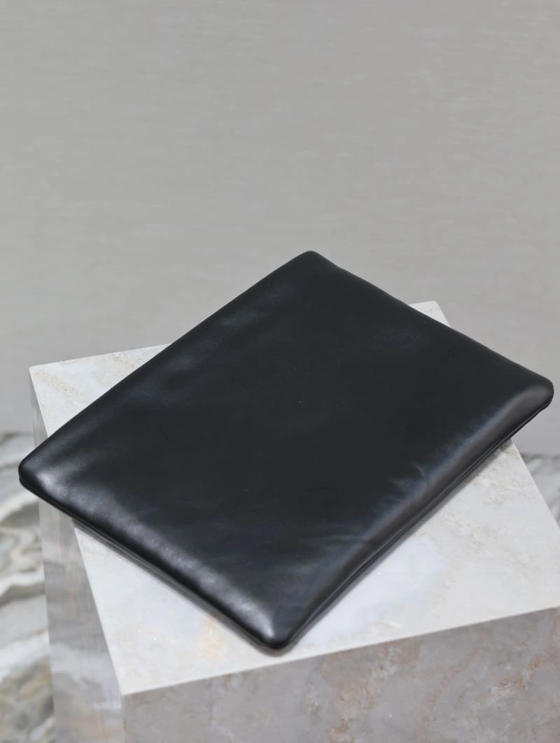 Cut-rate YSL Clutch Bags