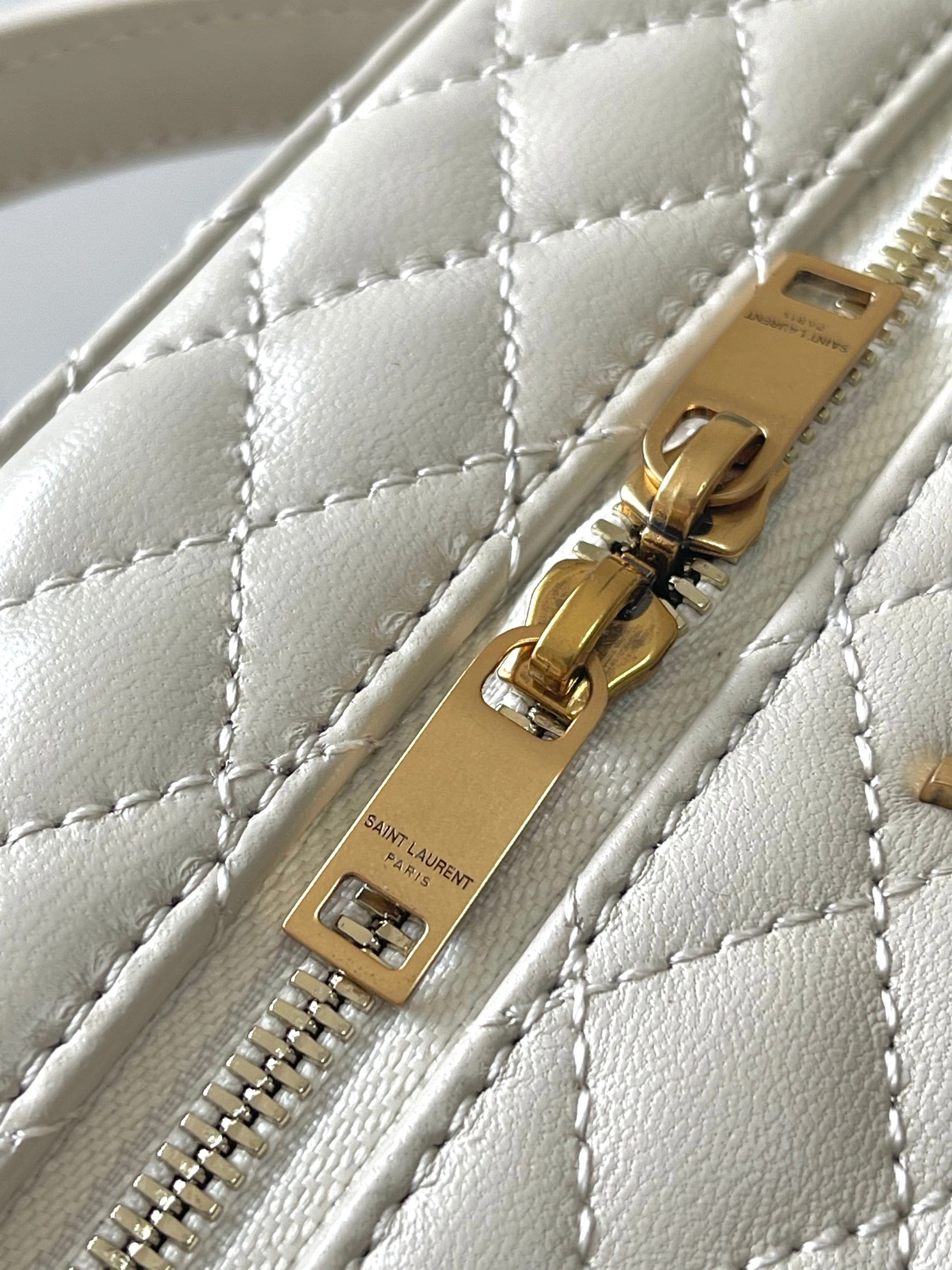 Top mirror YSL Cosmetic Bags