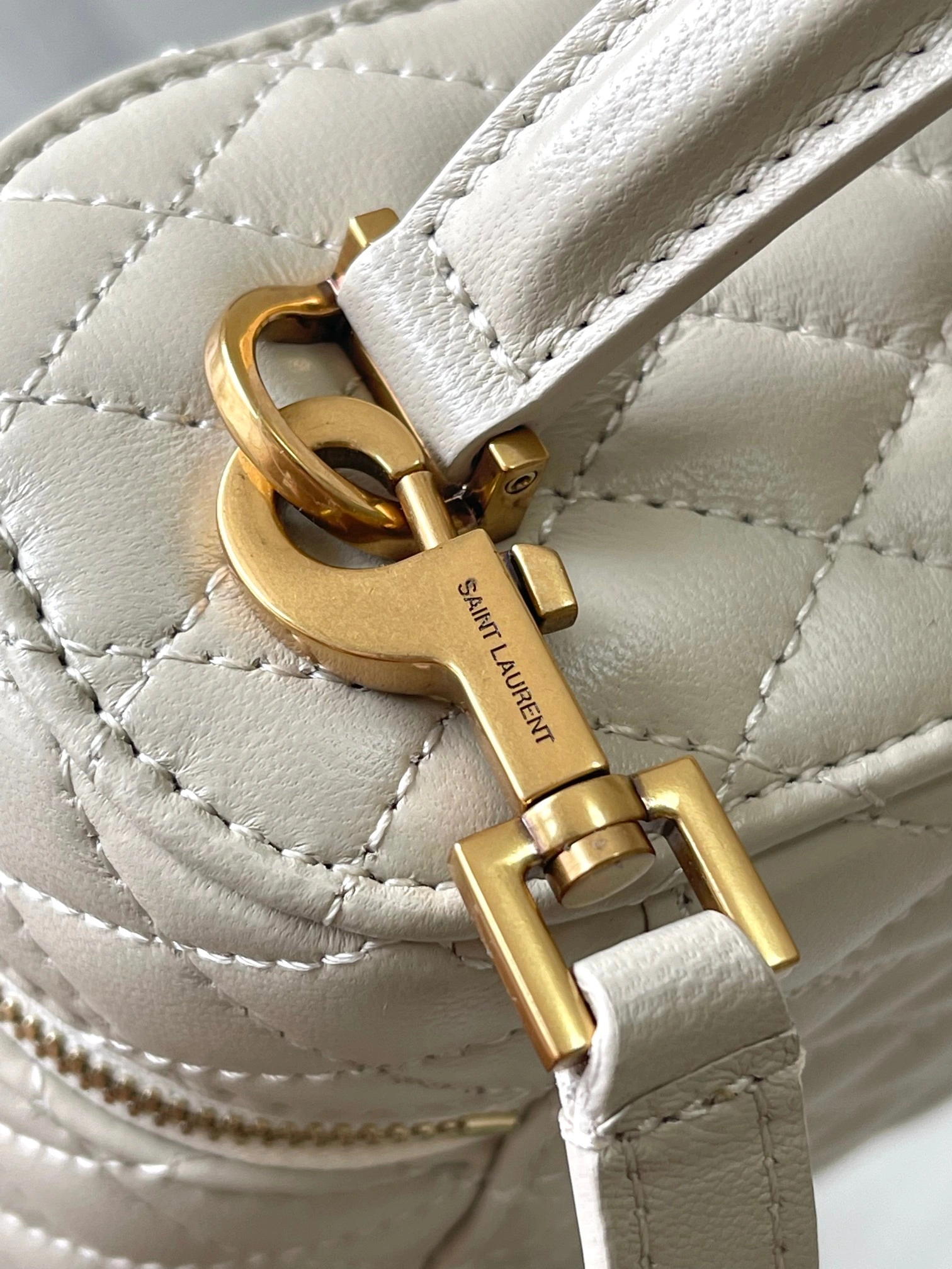 Top mirror YSL Cosmetic Bags
