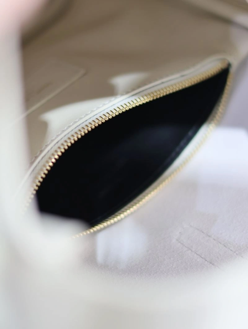 Budget-friendly YSL Le5A7 Bags