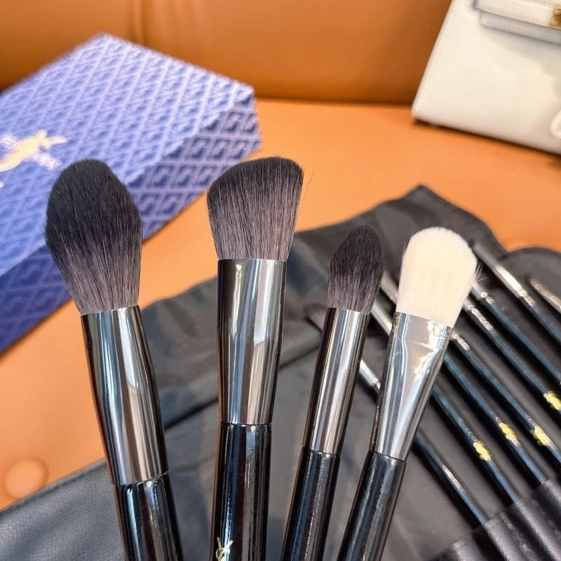 Cut-rate YSL Makeup Brushe