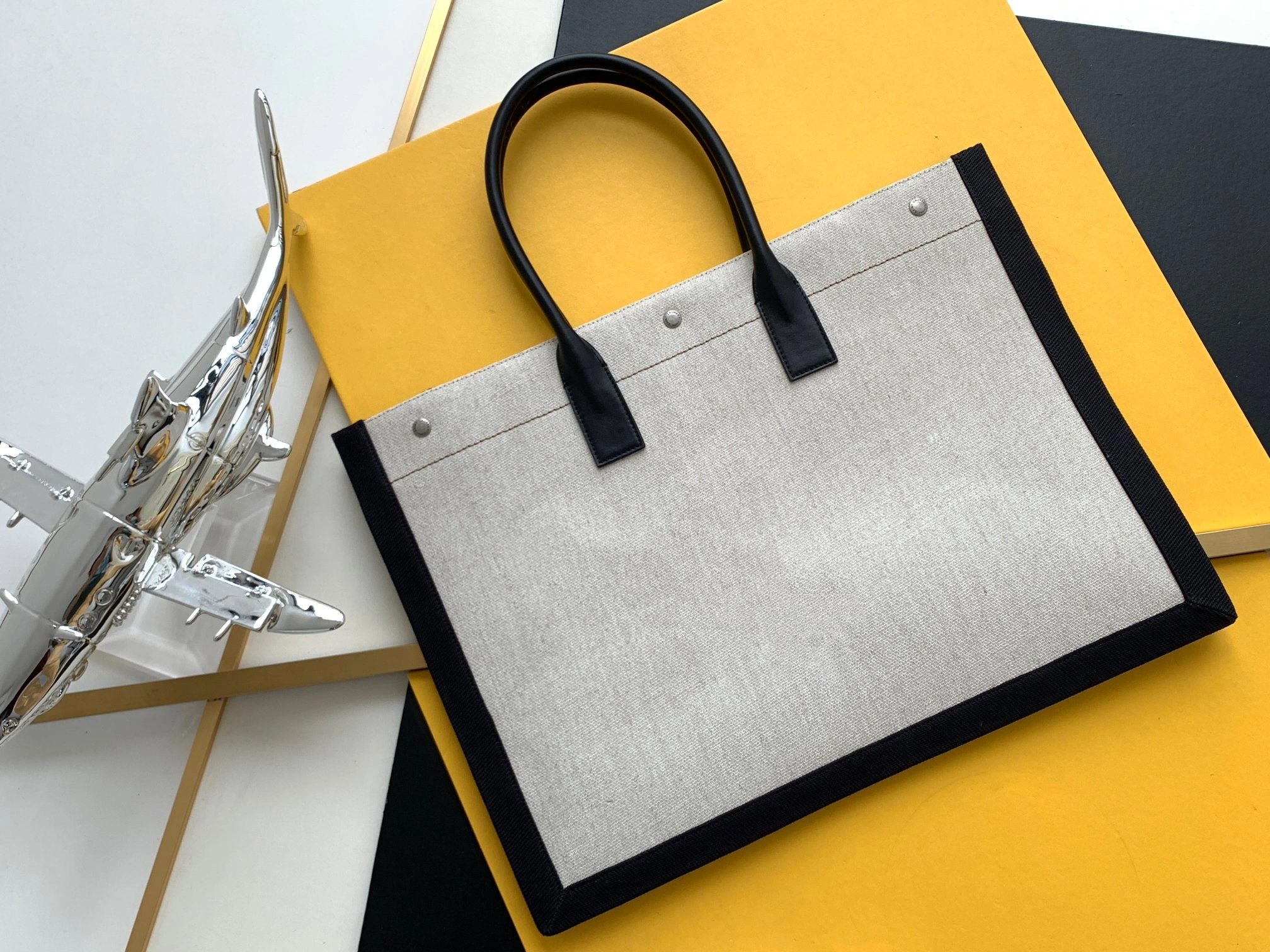 Inexpensive YSL Shopping Bags