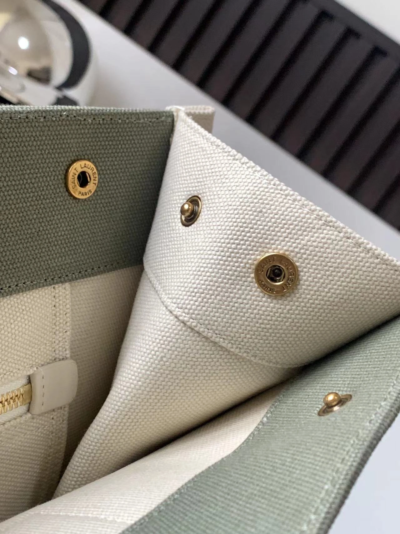 Low-cost YSL Shopping Bags