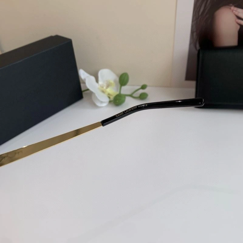 Low-cost YSL Sunglasses