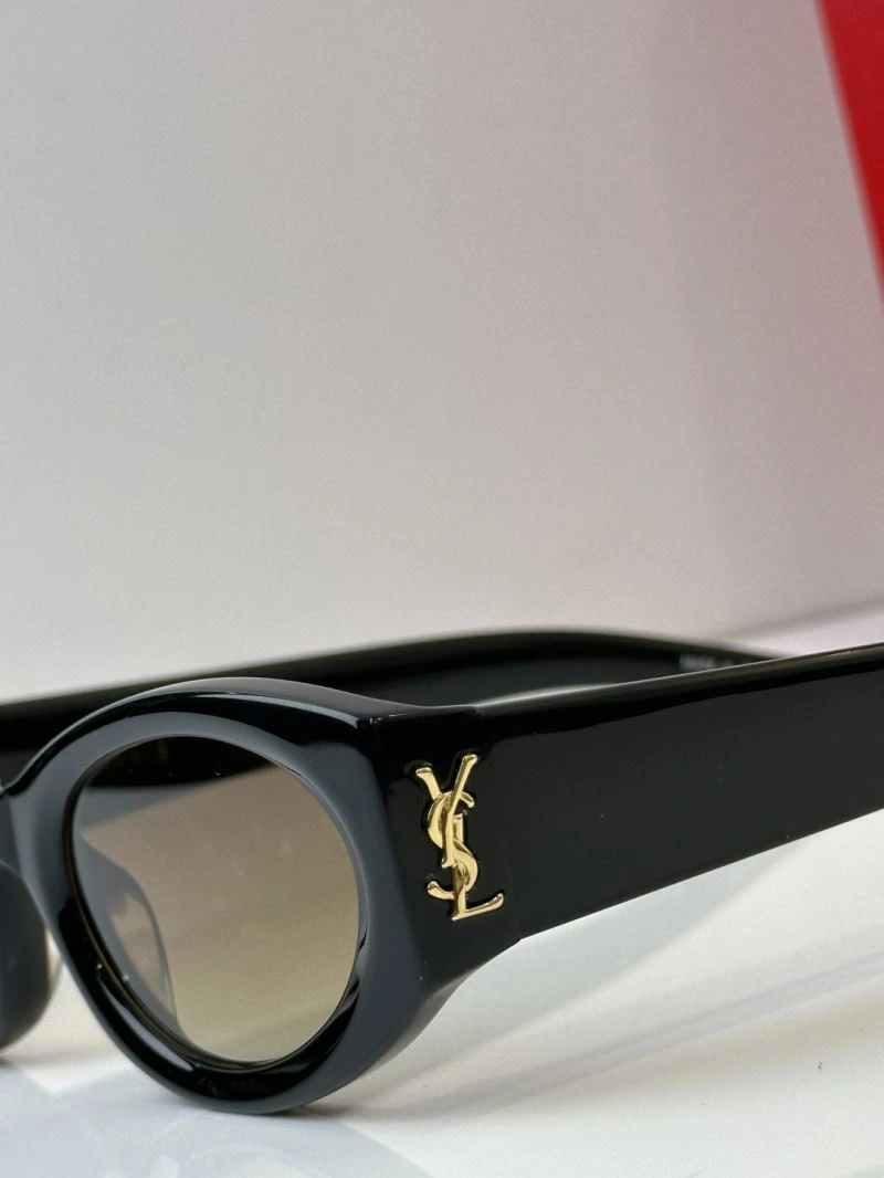 Low-cost YSL Sunglasses