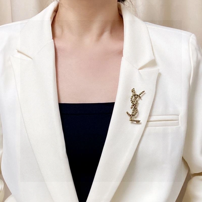 Top mirror Ysl Brooches