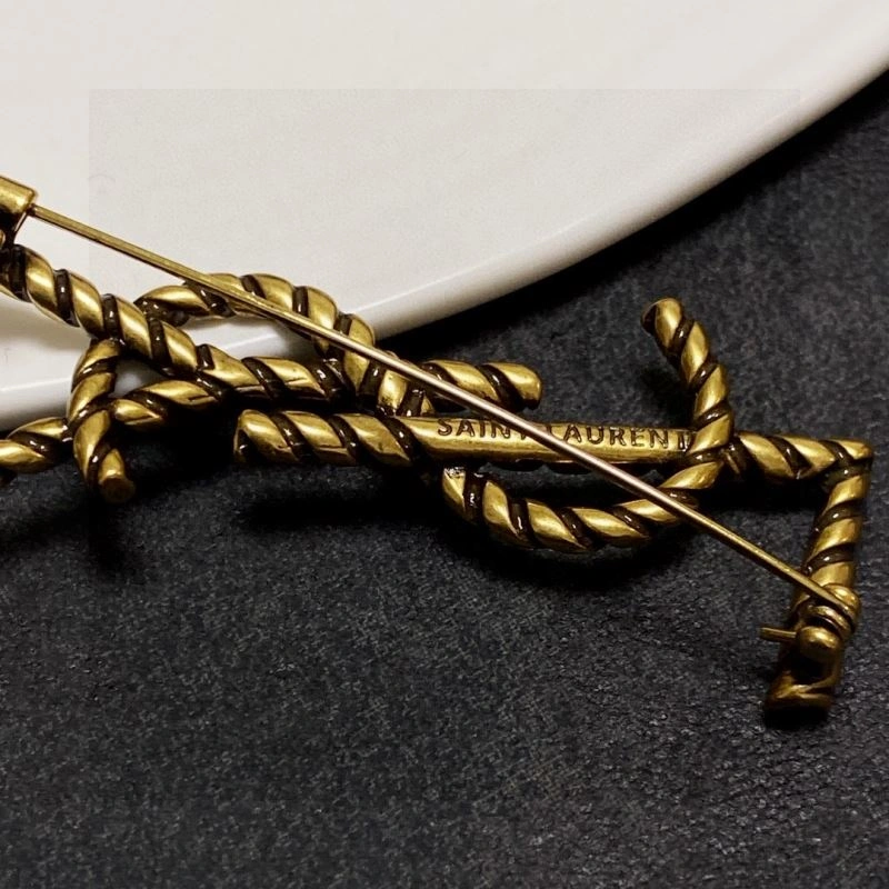 Top mirror Ysl Brooches