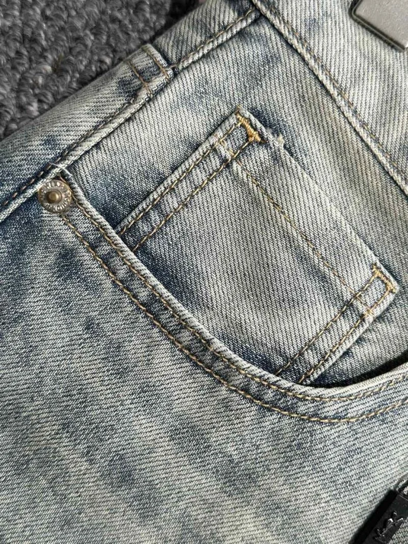 Accurate model Ysl Jeans