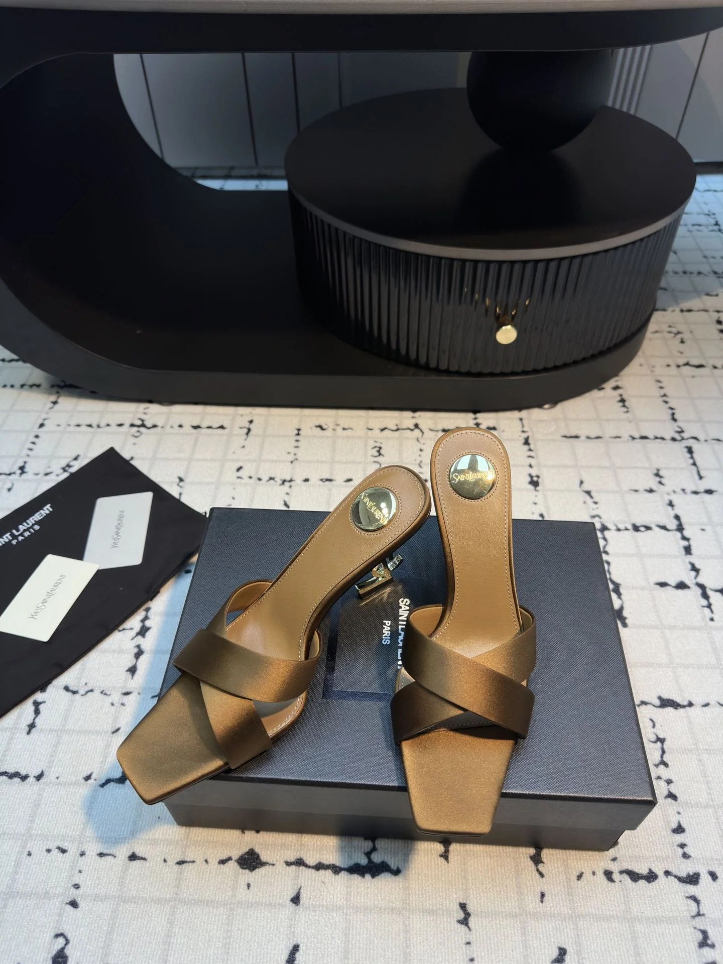 1:1 copy Ysl Sandals